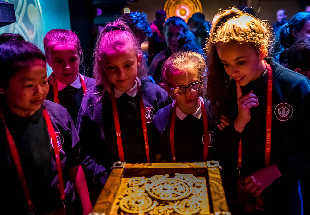 EXPERIENCES Blooloop